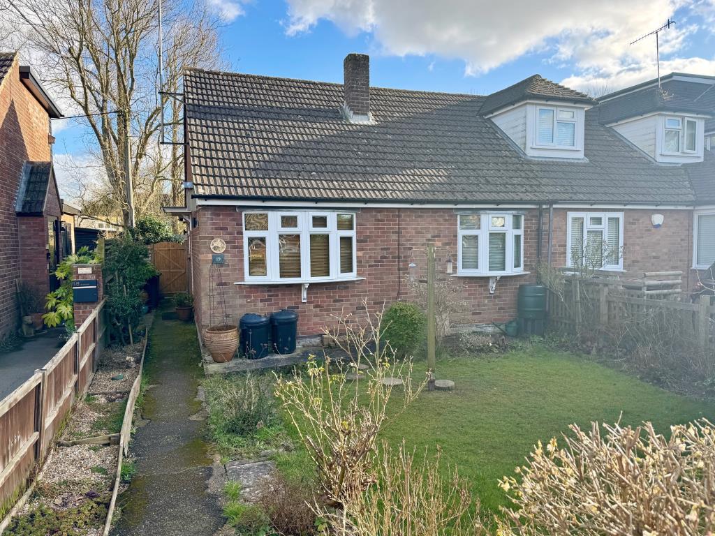 19 Bournewood, Hamstreet, Ashford, Kent 2 bed semi-detached bungalow ...