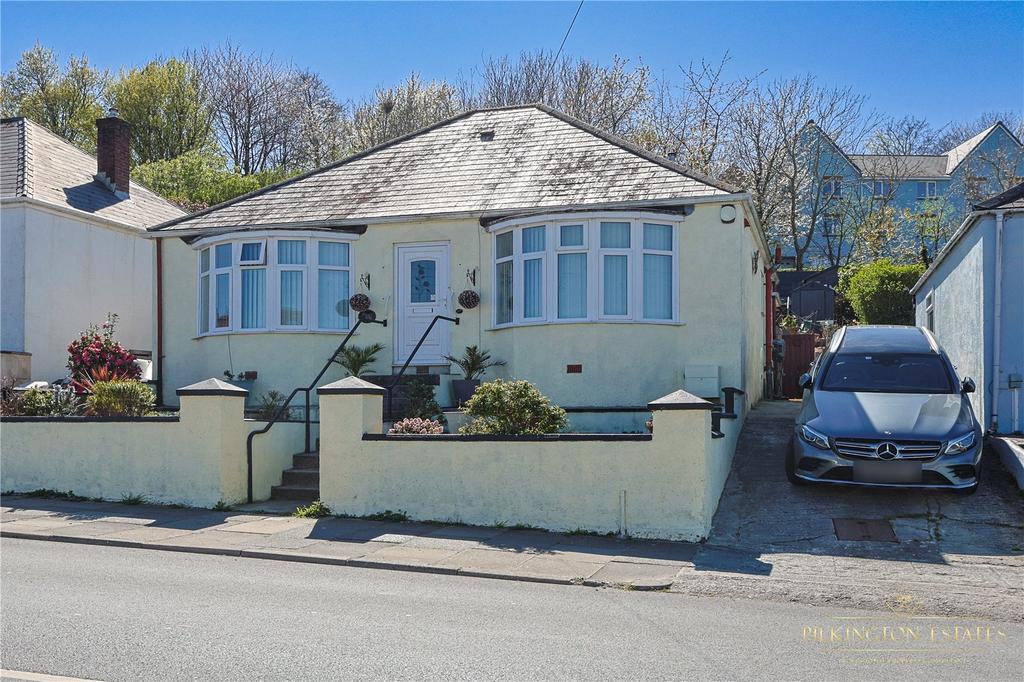 Poole Park Road, Devon PL5 2 bed bungalow for sale - £230,000