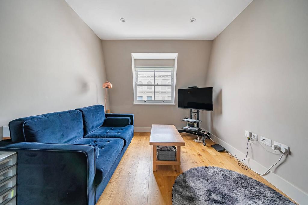 Fulham Road, Chelsea, London, SW10 2 bed flat to rent - £4,767 pcm (£ ...