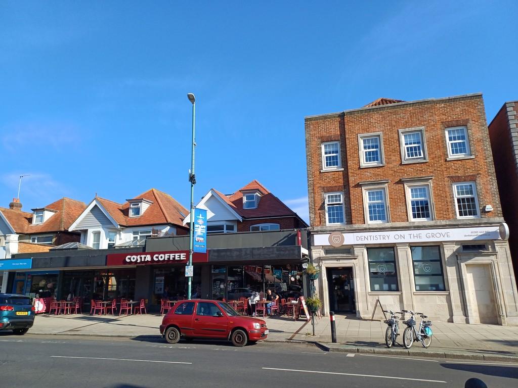 Southbourne Grove, Bournemouth 1 bed apartment - £995 pcm (£230 pw)