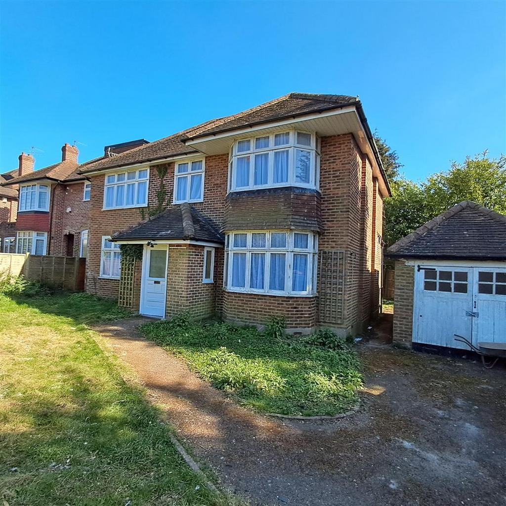 Hartsbourne Road, Bushey WD23 4 bed house - £2,750 pcm (£635 pw)