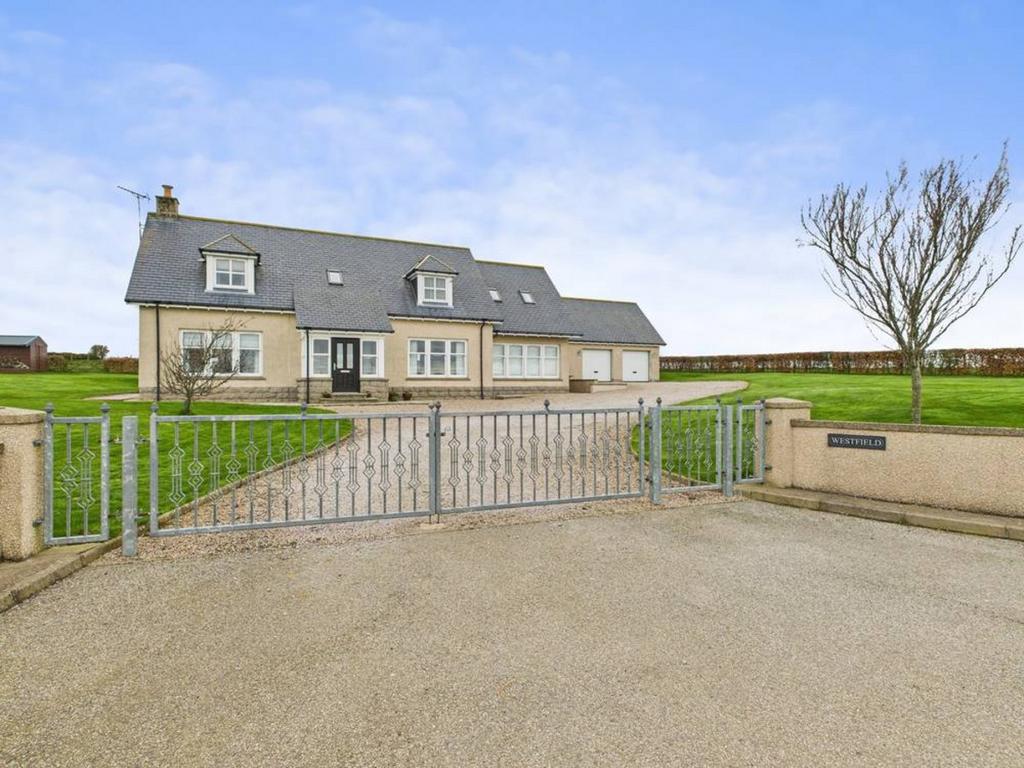 Turriff AB53 4 bed detached house for sale - £385,000