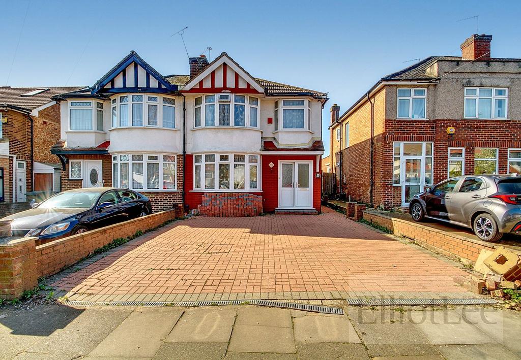 Daryngton Drive, Greenford UB6 4 bed semi-detached house for sale - £ ...