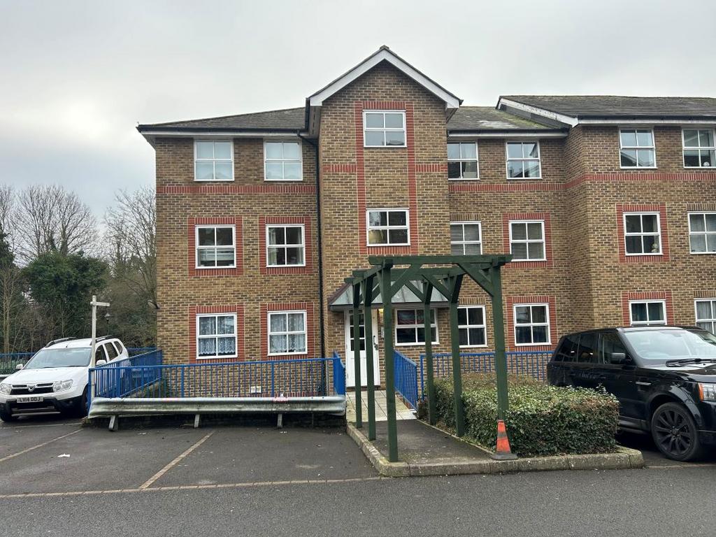 River Bank Close, Maidstone ME15 2 bed flat for sale - £140,000