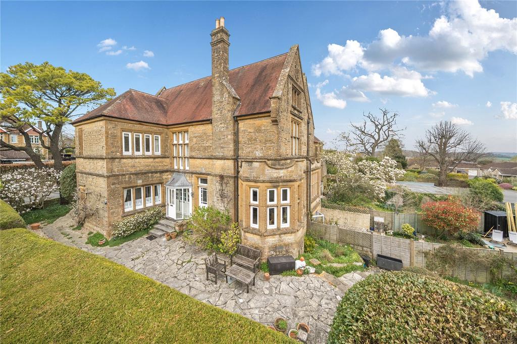 Hill House Close, Sherborne, Dorset, DT9 3 bed end of terrace house for ...