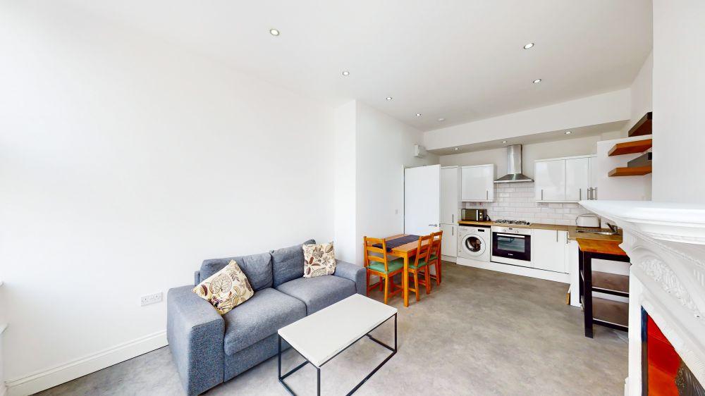 NW2 2 bed flat - £1,772 pcm (£409 pw)