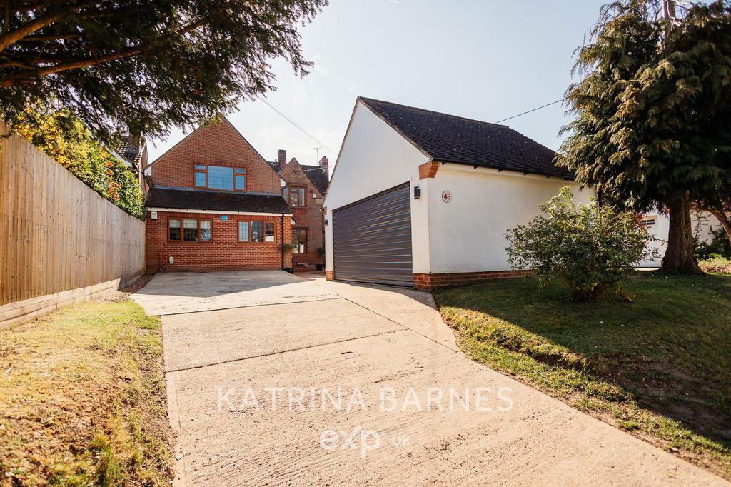 Witham Road, Braintree CM77 5 bed detached house - £700,000