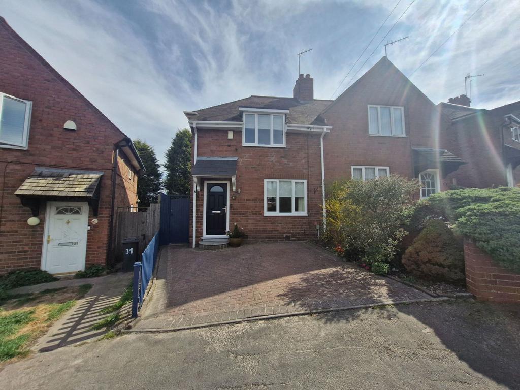 Robin Hood Road, Brierley Hill DY5 2 bed semi-detached house - £187,500