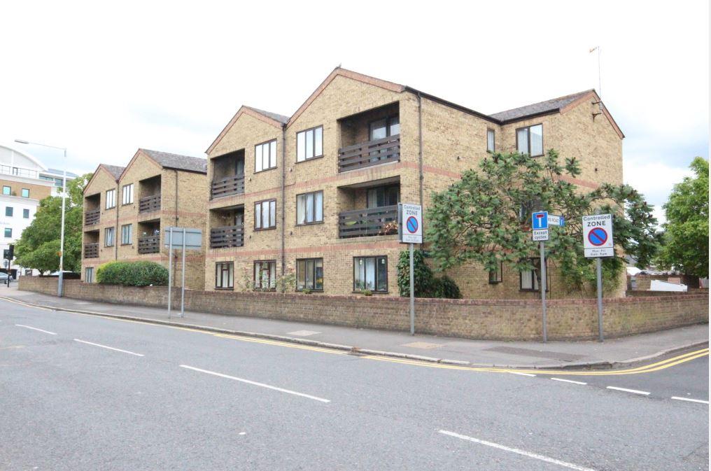 William Court, 1A Hows Road... 1 bed flat - £1,300 pcm (£300 pw)