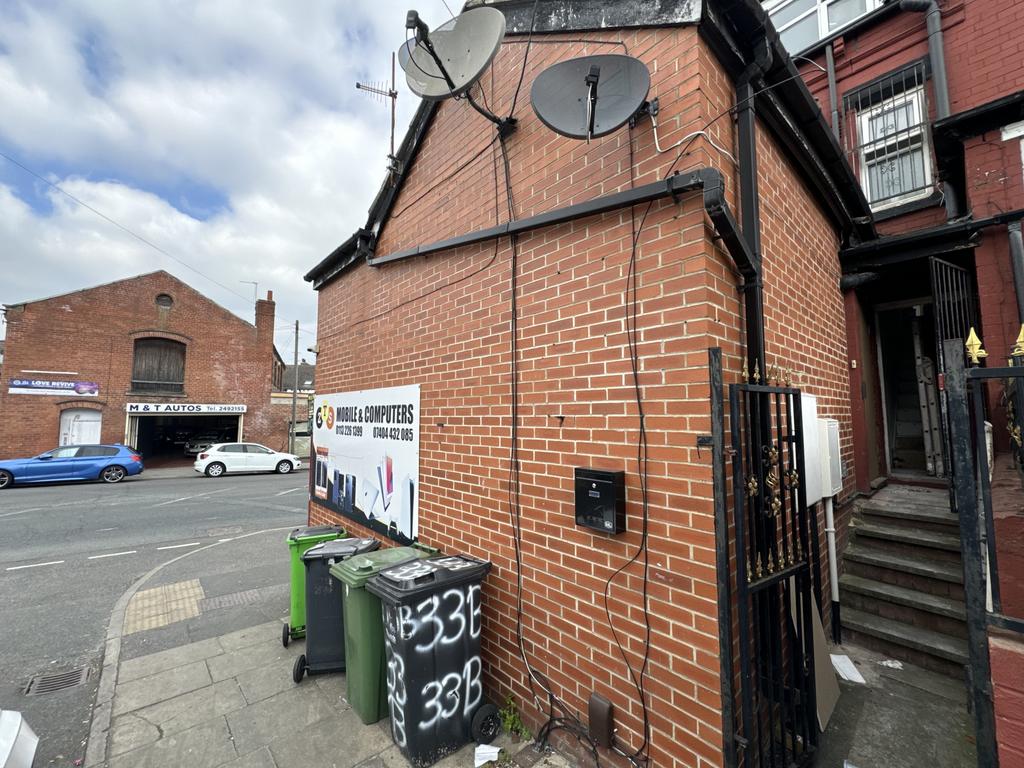 Harehills, Leeds, West Yorkshire, LS8 2 bed maisonette to rent - £975 ...