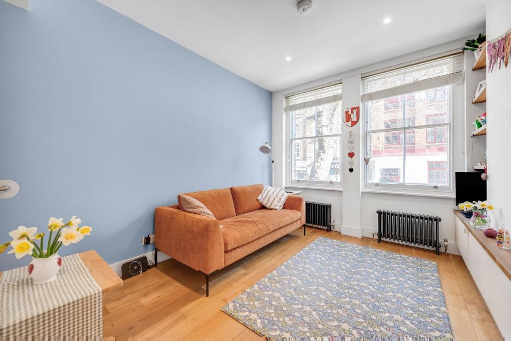 Cross Street, Islington, London, N1 2 bed flat for sale - £500,000