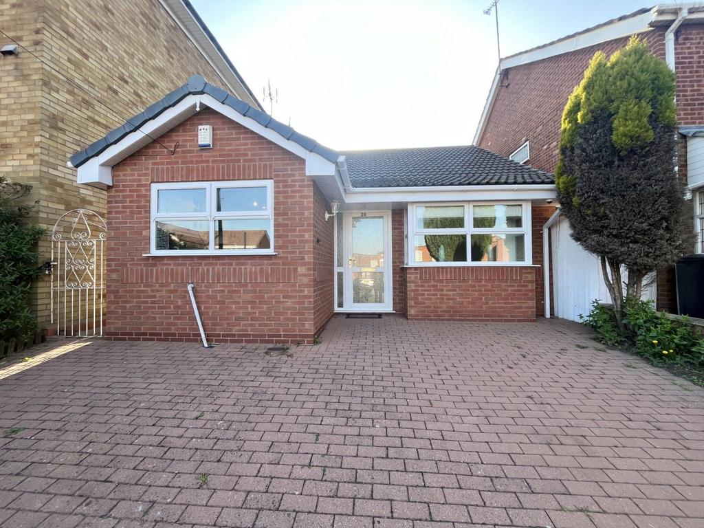 Cradley Road, Dudley DY2 2 bed detached bungalow for sale - £259,000