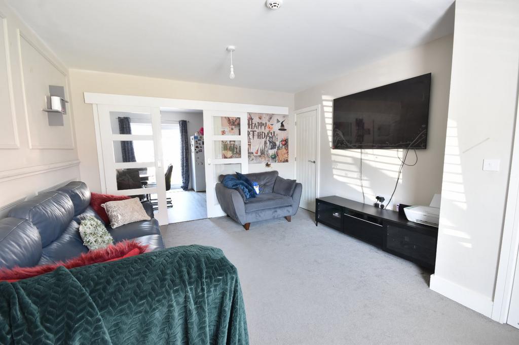 Copthorne, Crawley, West Sussex, RH10 3 bed semi-detached house for ...