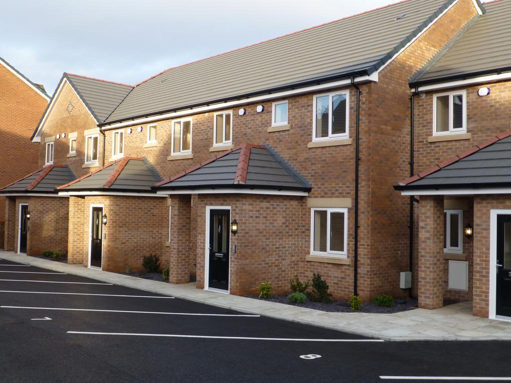 Stroud Court, Wallasey CH45 2 bed flat - £775 pcm (£179 pw)
