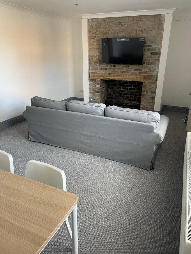 High Street North 3 bed house share - £2,079 pcm (£480 pw)