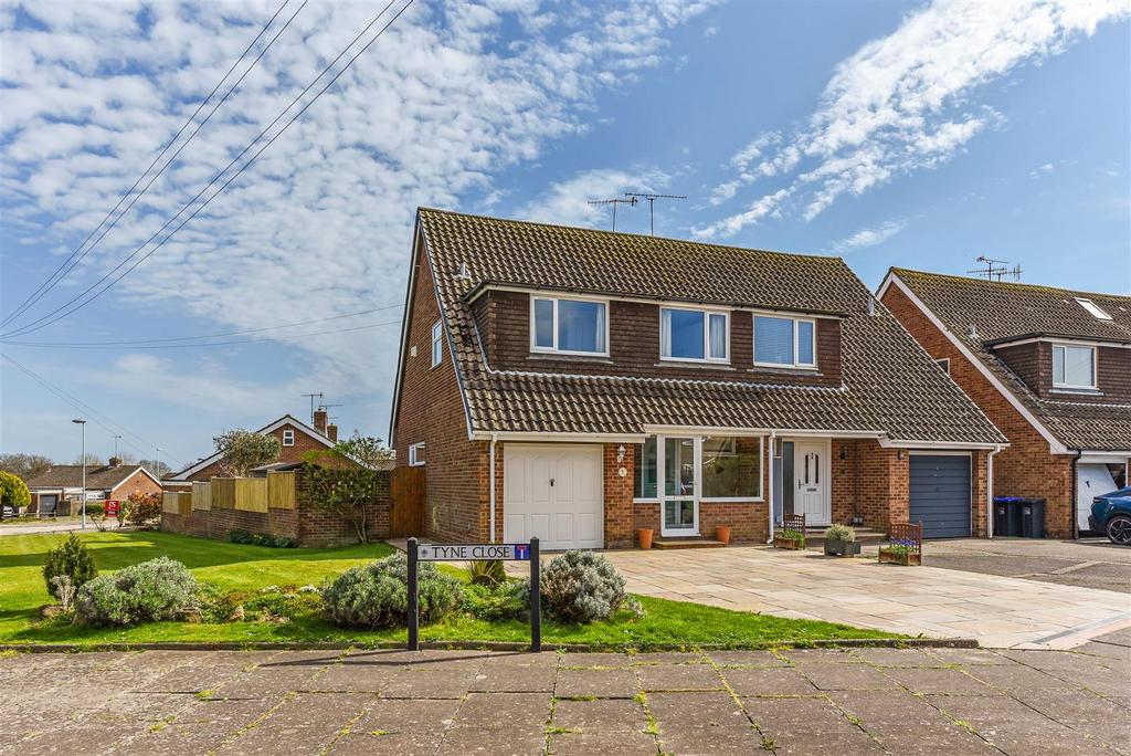 Tyne Close, Durrington, Worthing 3 bed semi-detached house for sale - £ ...