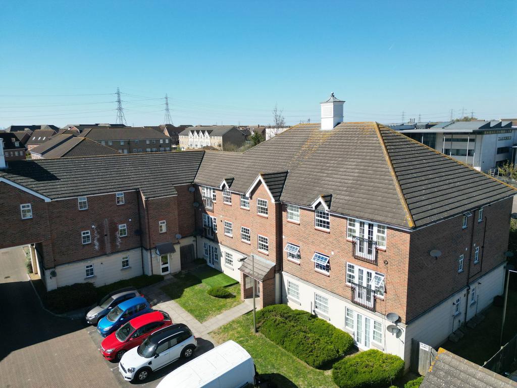 Harper Close, Grays RM16 2 bed flat - £280,000