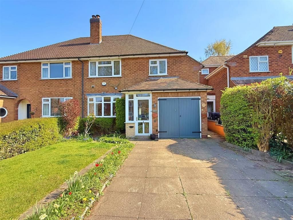 Russell Bank Road, Sutton Coldfield 3 bed semi-detached house - £450,000