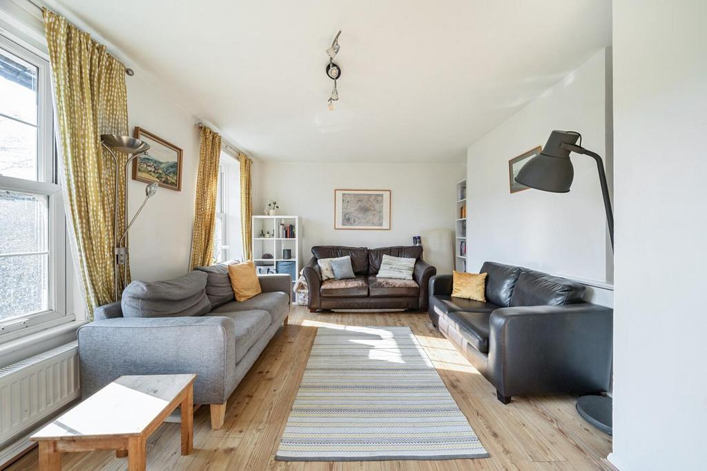 Gosling Way, Oval, London, SW9 2 bed flat - £400,000