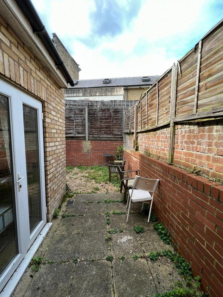 Turneville Road, London, W14 3 bed flat - £1,820 pcm (£420 pw)