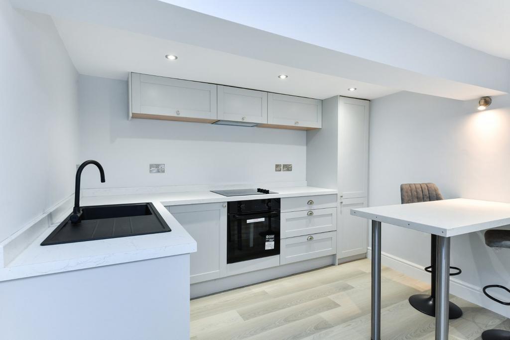 St. James Terrace, Nottingham, NG1 2 bed flat - £1,500 pcm (£346 pw)