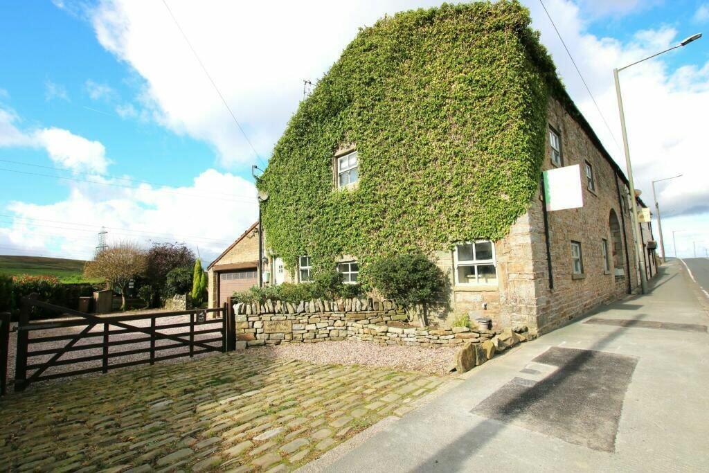 Manchester Road, Burnley, BB11 4 bed barn conversion - £585,000