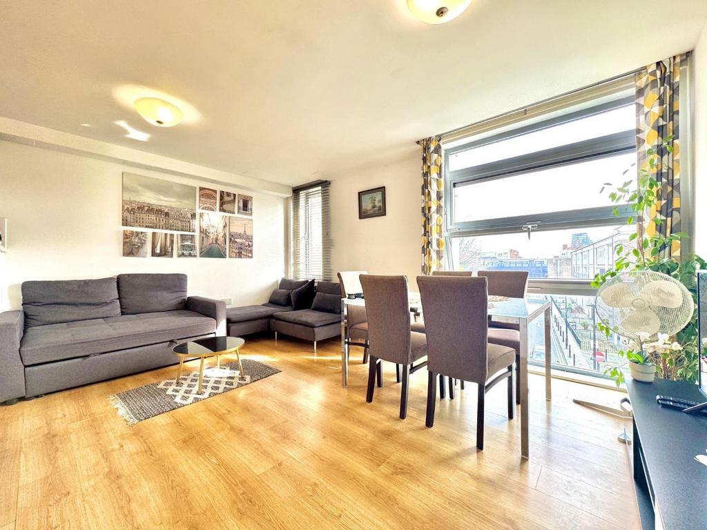 Watney Street, London E1 2 bed flat for sale - £370,000
