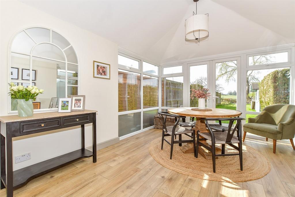 Bell Lane, Tonbridge TN12 3 bed terraced house - £264,000