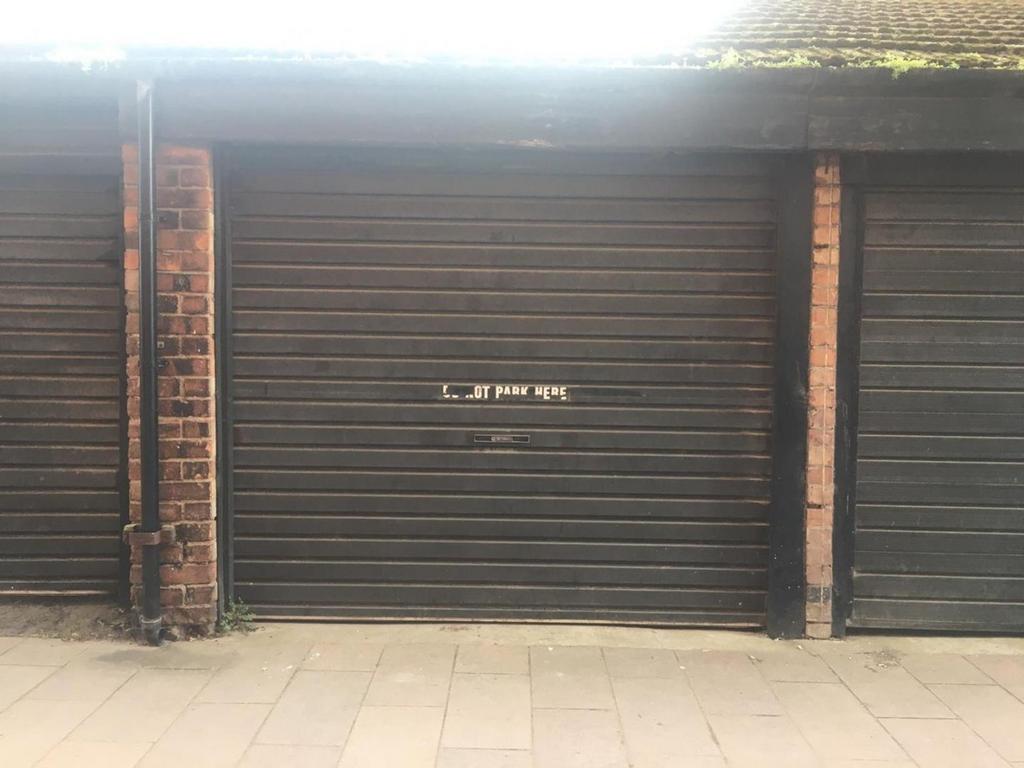 Garage, Talbot Lane, Leicester, LE1 4LR Garage to rent - £125 pcm (£29 pw)