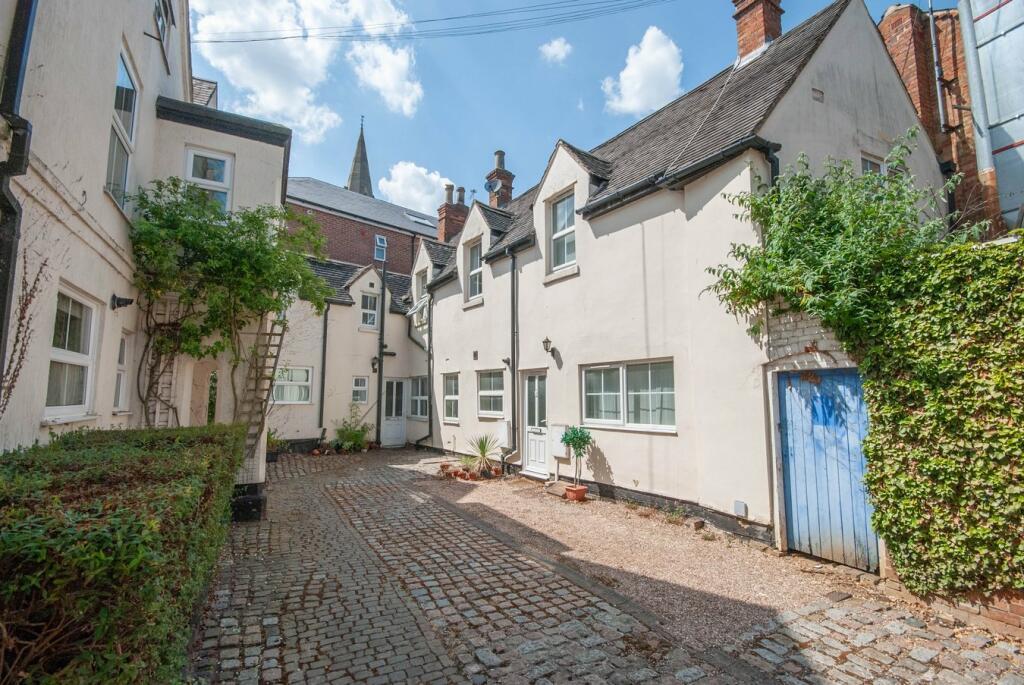 Church Street, Rugby, CV21 1 bed mews - £650 pcm (£150 pw)