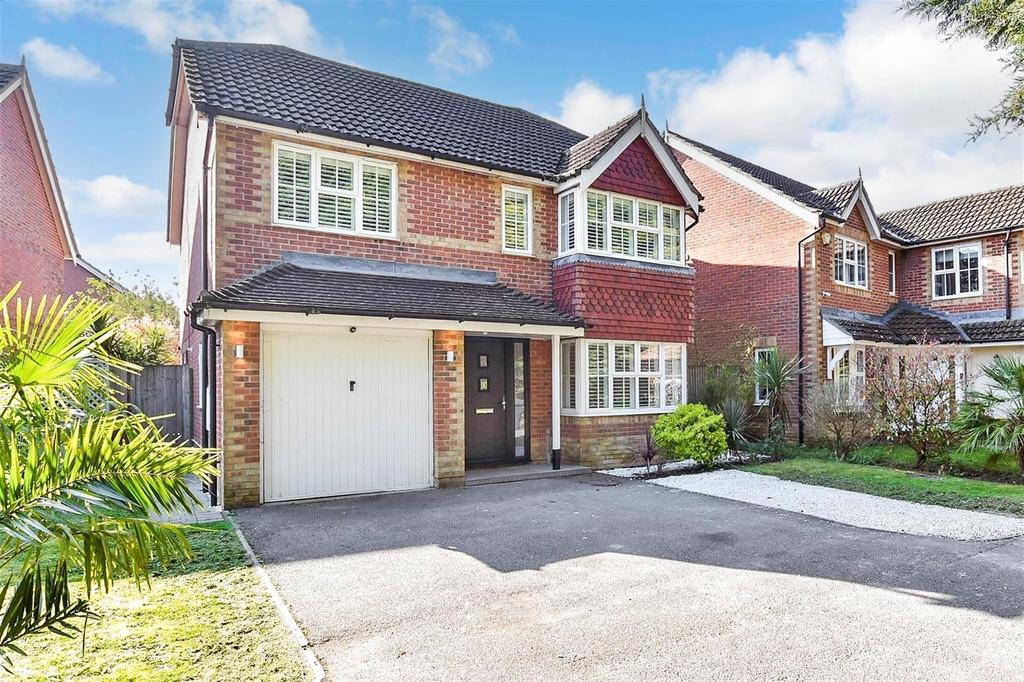 Firmin Avenue, Maidstone ME17 4 bed detached house for sale - £363,000