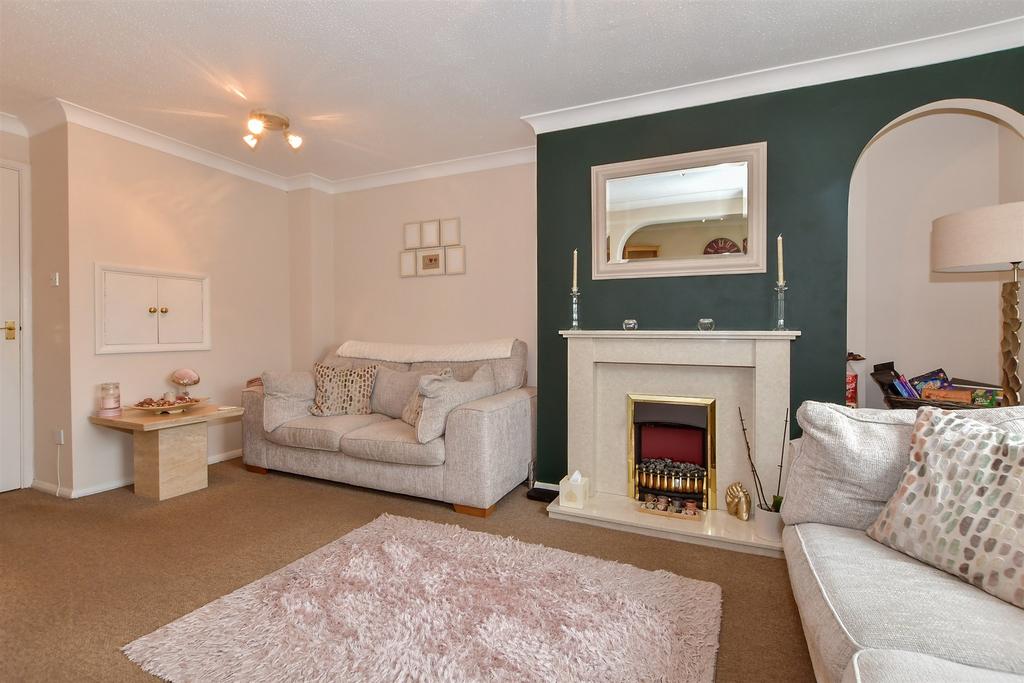 Wordsworth Way, Aylesford ME20 4 bed terraced house - £264,000