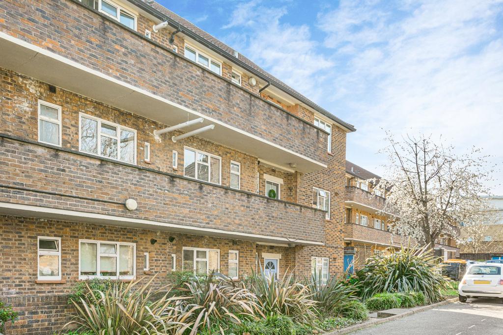 Hartley House, Toland Square, London 2 bed flat to rent - £1,750 pcm (£ ...