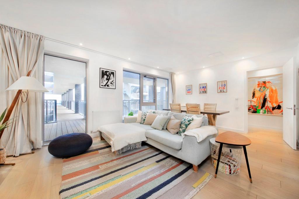 Constance Court, 10 Chatfield Road... 2 bed flat for sale - £600,000