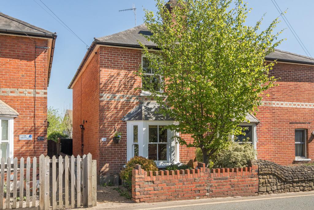 Farncombe Street, Farncombe, GU7 2 bed semi-detached house for sale - £ ...