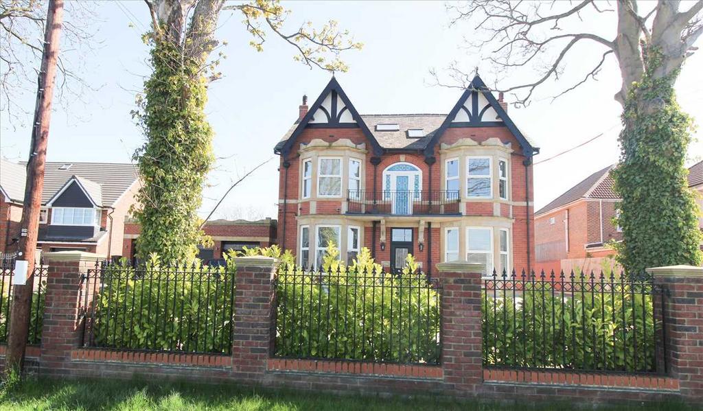 Barry House, Old Crow Hall Lane... 6 bed detached house - £799,950