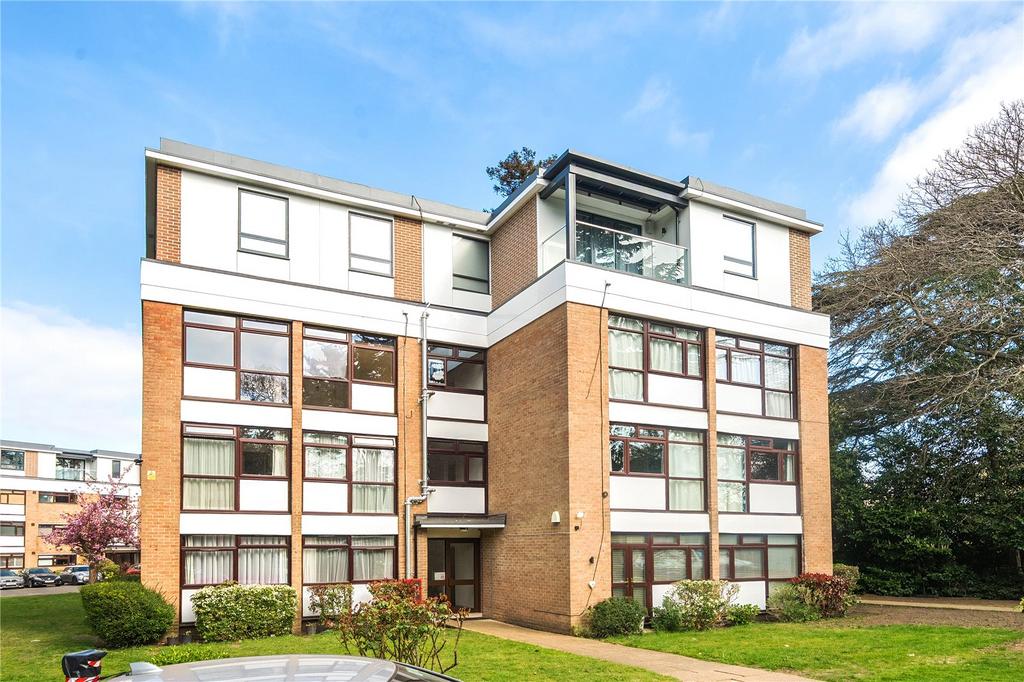 Beechcroft Manor, Weybridge, Surrey... 1 bed flat - £1,600 pcm (£369 pw)