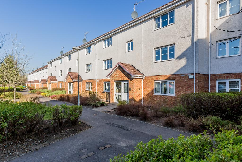 Flat 2/2, 8 Stirrat Crescent... 2 bed flat - £85,000