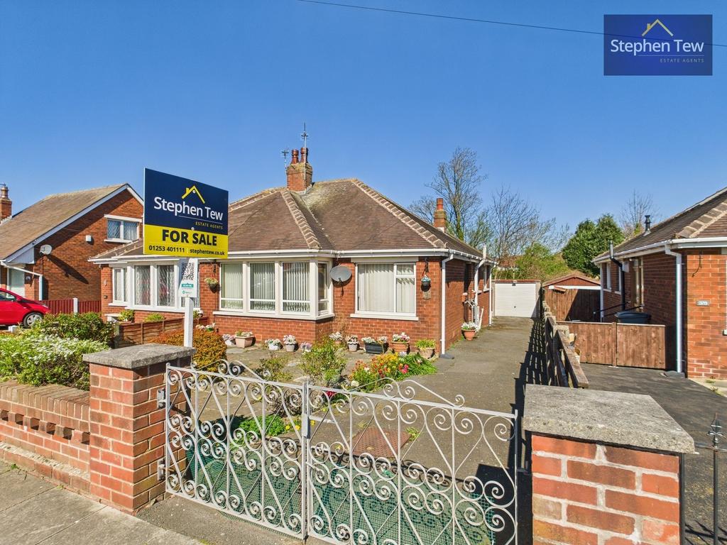 Highfield Road, Blackpool, FY4 2 bed semi-detached bungalow - £160,000
