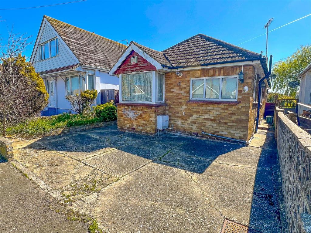 Jasmine Way, Jaywick CO15 2 bed detached bungalow - £169,995