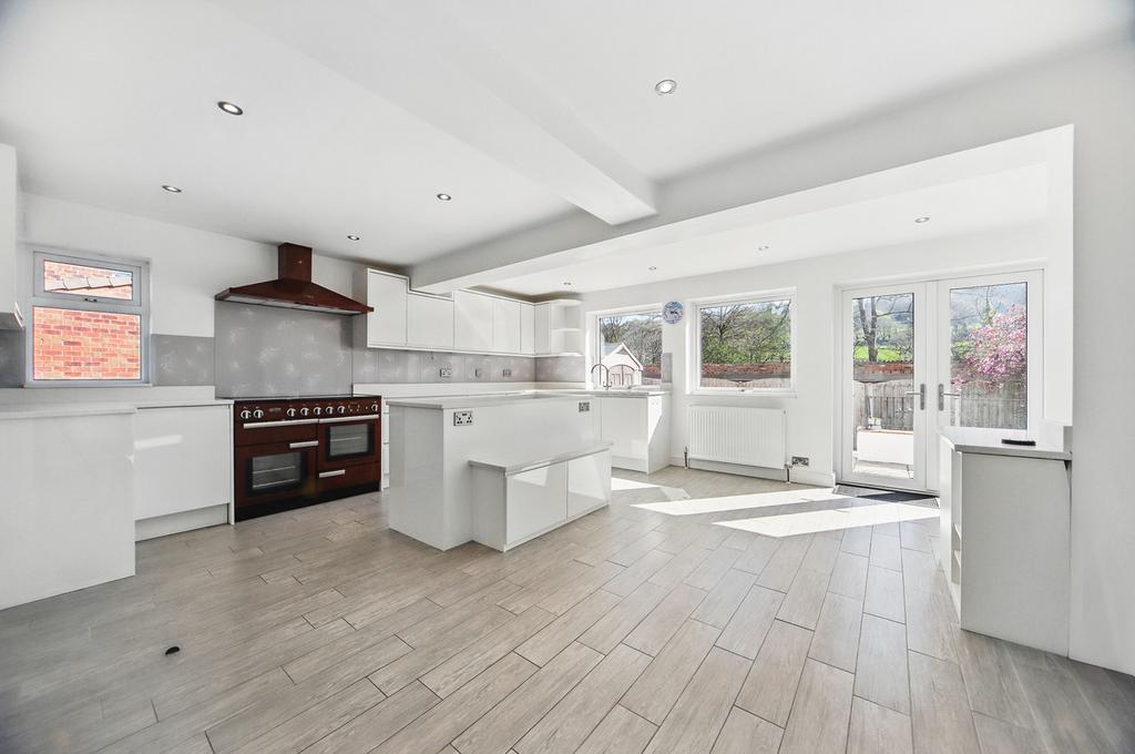 Church Close, Pool in Wharfedale, LS21 4 bed end of terrace house - £ ...