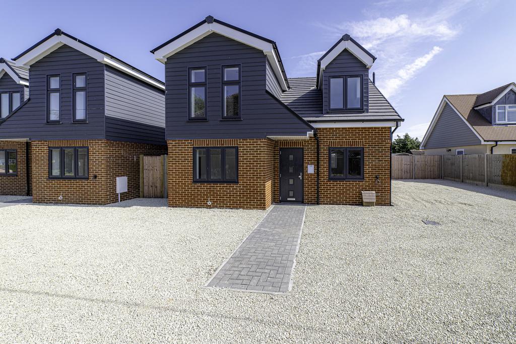 Fairway Close, Romney Marsh, TN29 3 bed detached house - £395,000