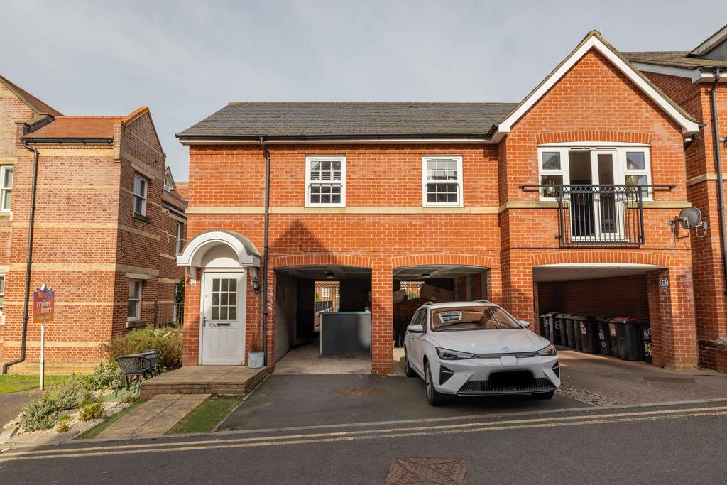 George Roche Road, Canterbury, CT1 2 bed terraced house for sale - £230,000