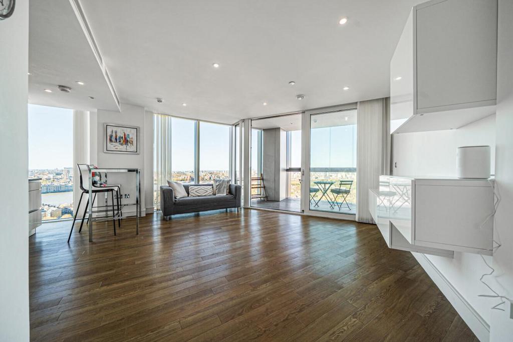Surrey Quays Road, Canada Water... 1 bed flat - £550,000