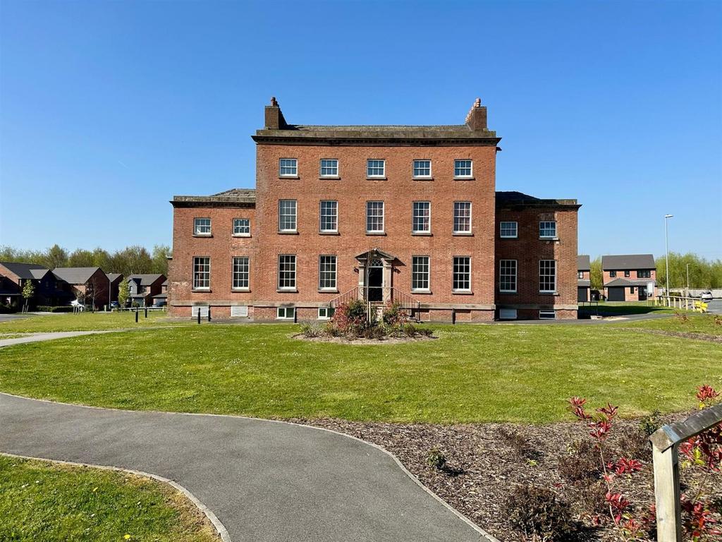 Lodge Hall Drive, Failsworth 2 bed flat to rent - £1,200 pcm (£277 pw)
