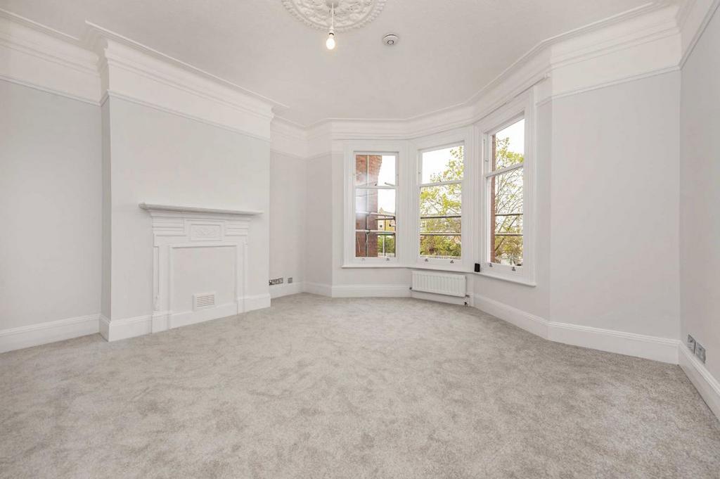 Radbourne Road, London SW12 1 bed flat - £2,000 pcm (£462 pw)
