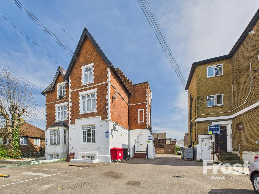 Slough, Slough, Berkshire, SL1 2 bed apartment - £1,400 pcm (£323 pw)