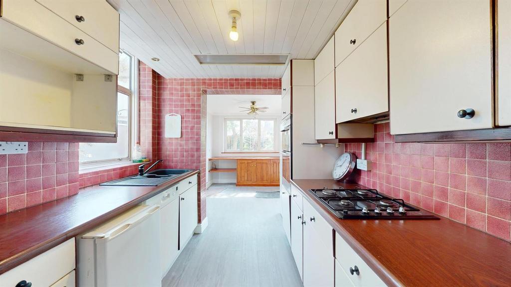 Waddon Road, Croydon CR0 3 bed semi-detached house to rent - £2,500 pcm ...