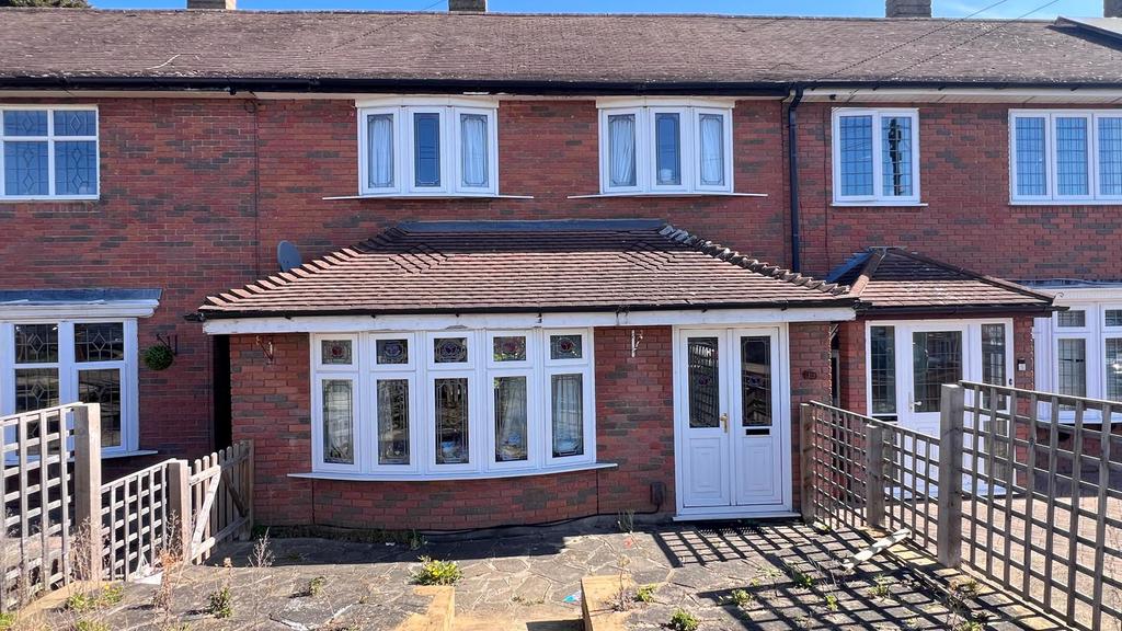 Chigwell, IG7 3 bed terraced house to rent - £2,500 pcm (£577 pw)