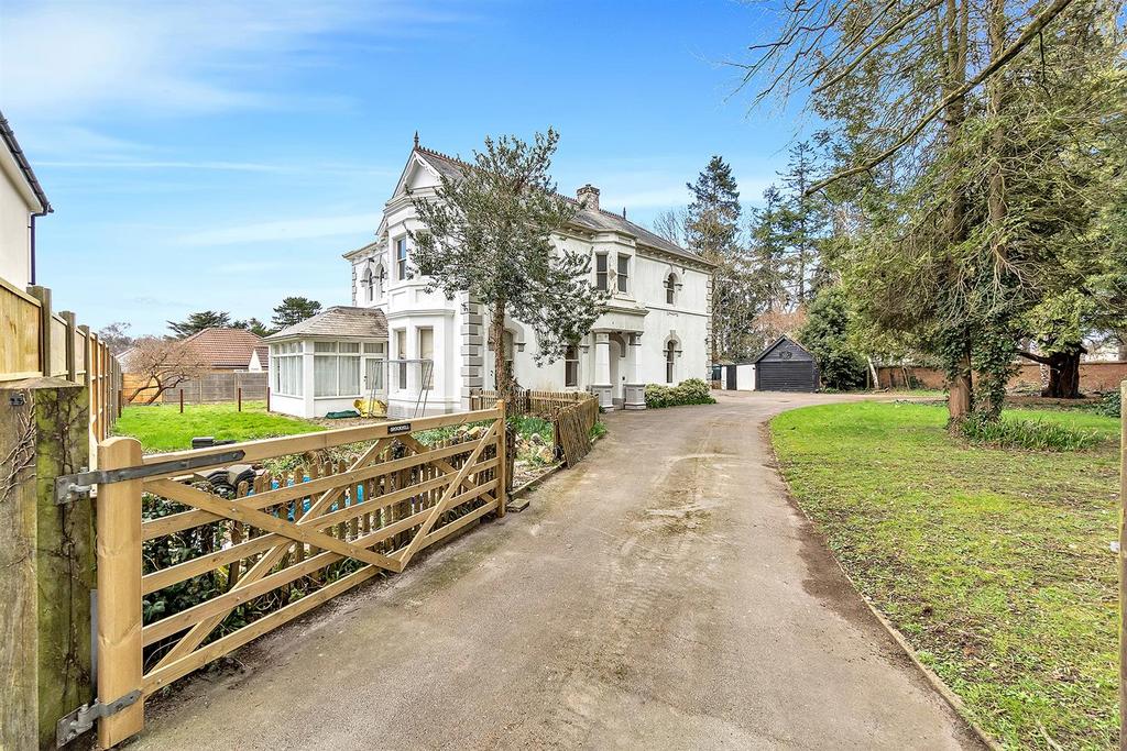 Chard Road, Axminster 5 bed detached house for sale - £650,000